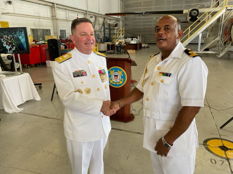 Commander Defence Force attends Change of Command Ceremony - ZNS BAHAMAS