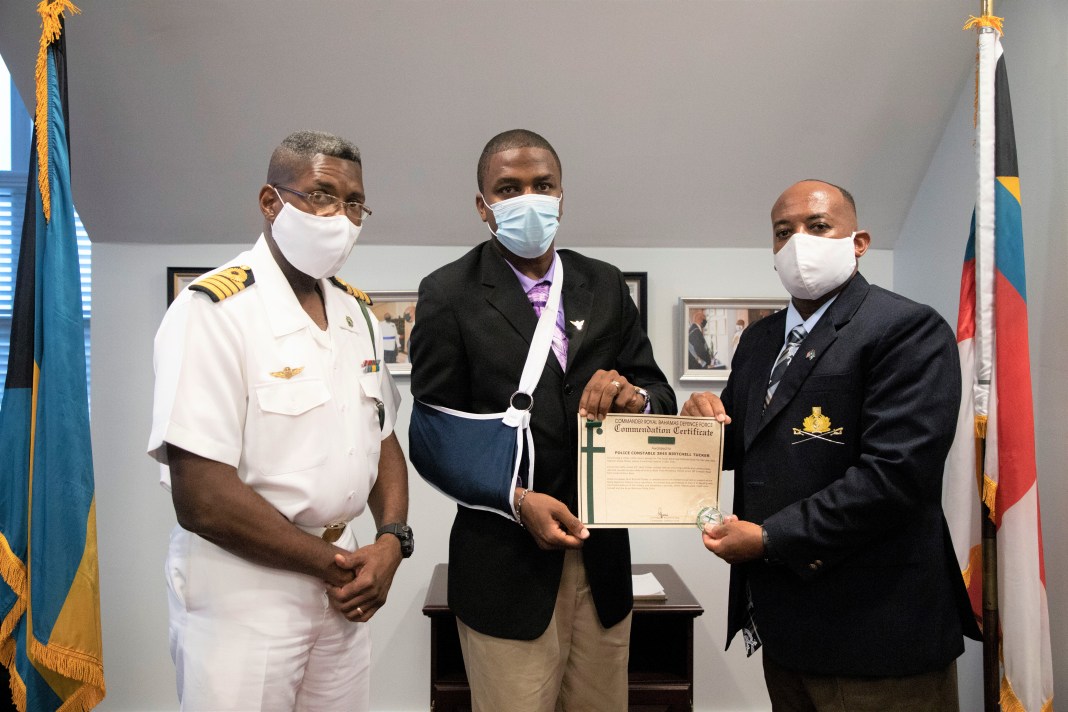 Commander Defence Force Thanks Police Officers - ZNS BAHAMAS