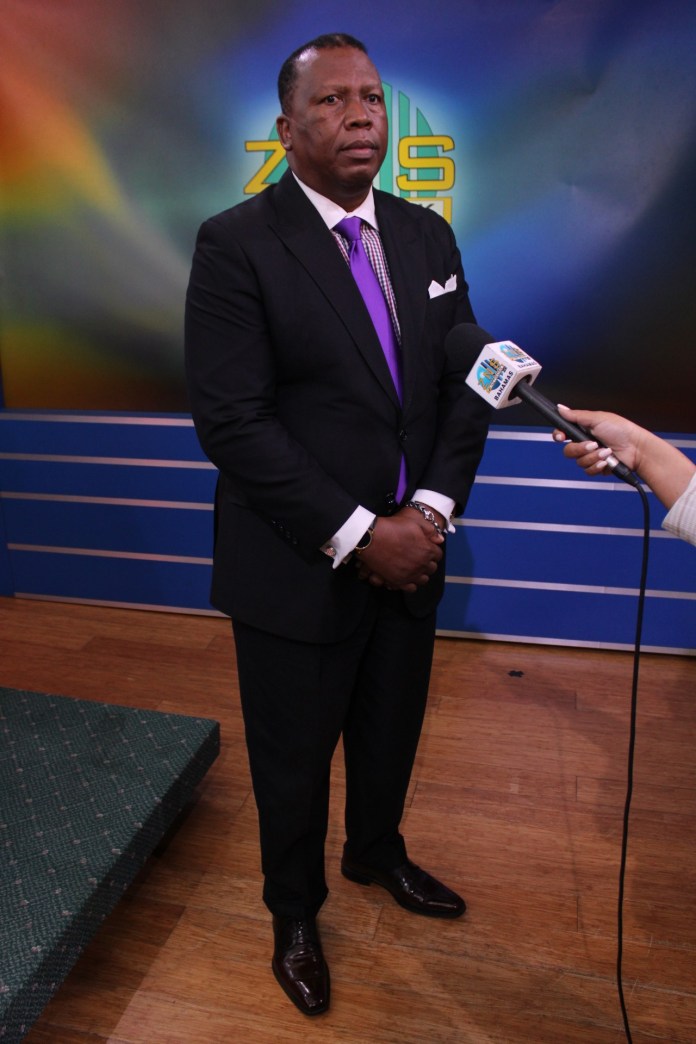 BCB's executive chairman meets the management team - ZNS BAHAMAS