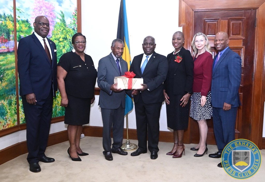 Bahamas Press Club 2014 Pays Courtesy Call on Prime Minister Davis ...