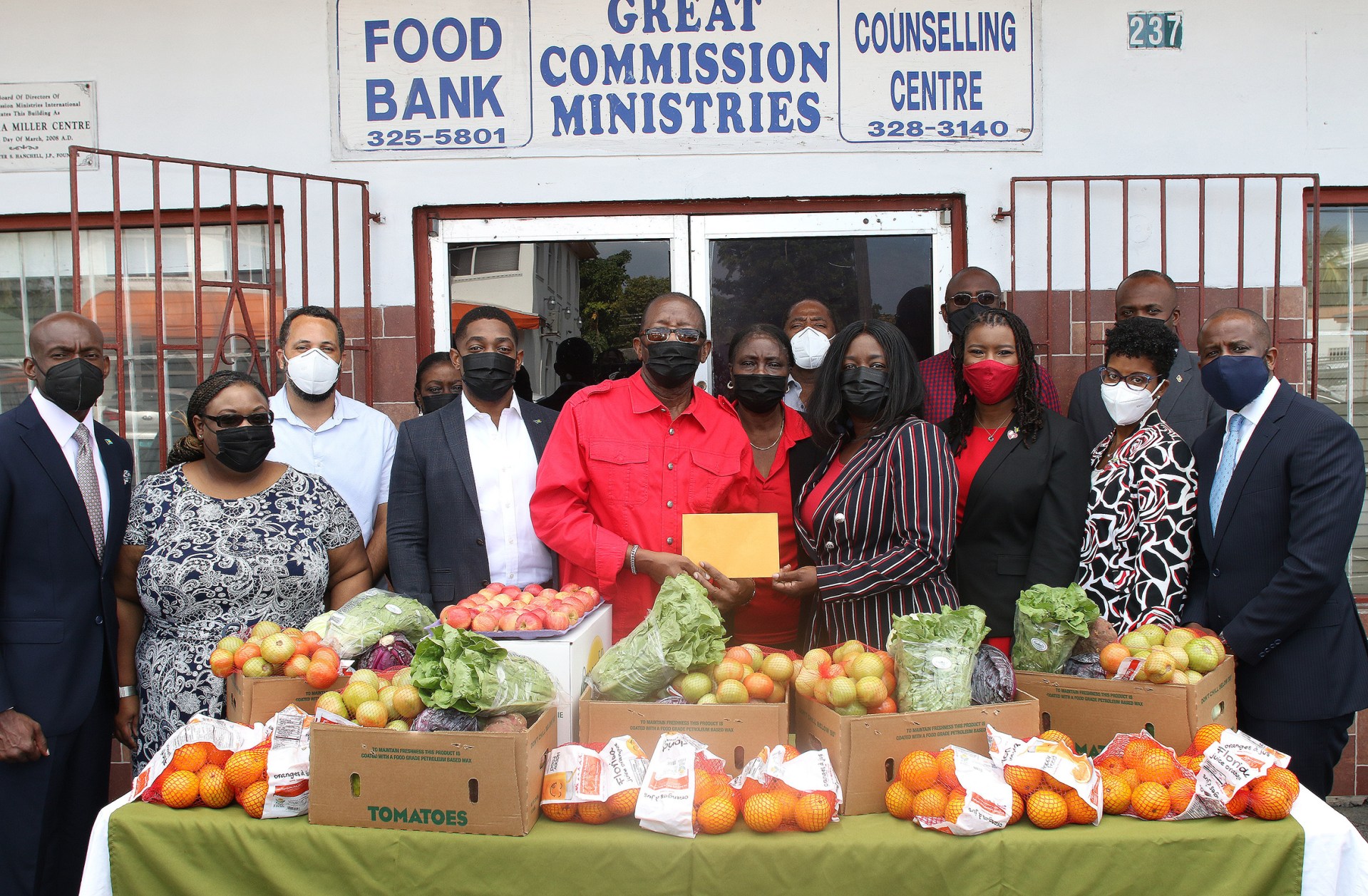 Senators spread love to Great Commission Ministries - ZNS BAHAMAS