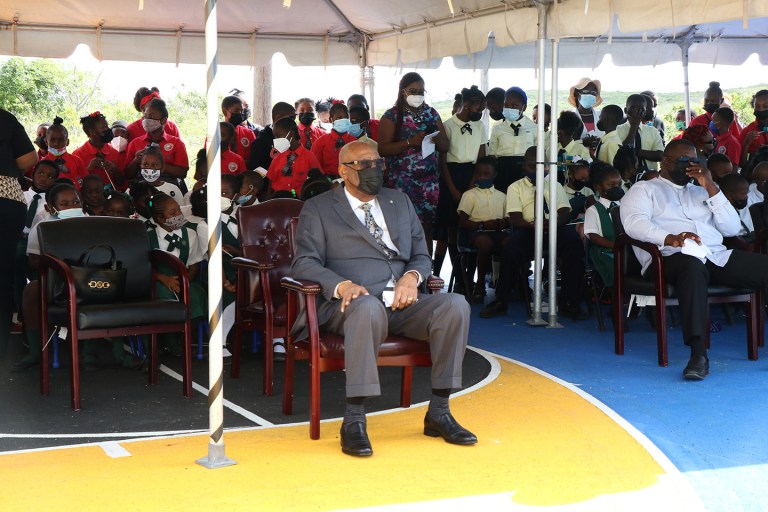 The Governor General visits schools in Exuma - ZNS BAHAMAS