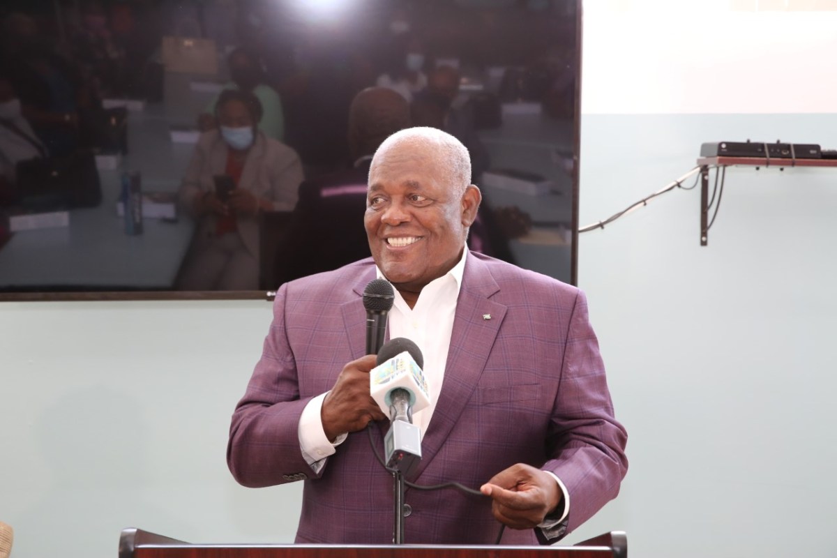 Former PM Ingraham presents new book to Grand Bahama school principals ...