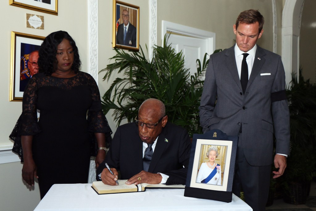 The Governor General signs the Book of Condolence on the Passing of HM ...