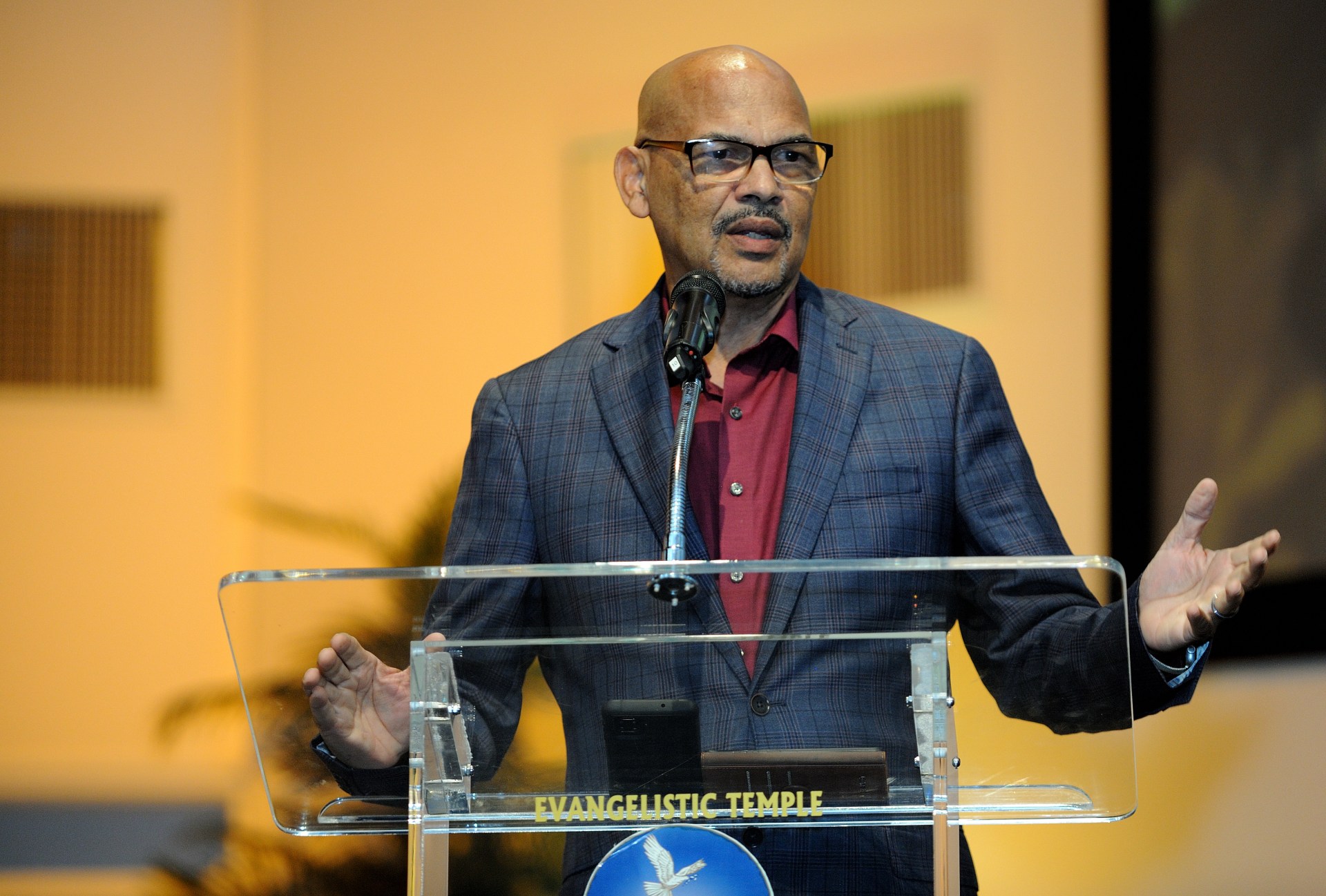 Hundreds Turn Out to Honor Rev Dr CB Moss - ZNS BAHAMAS