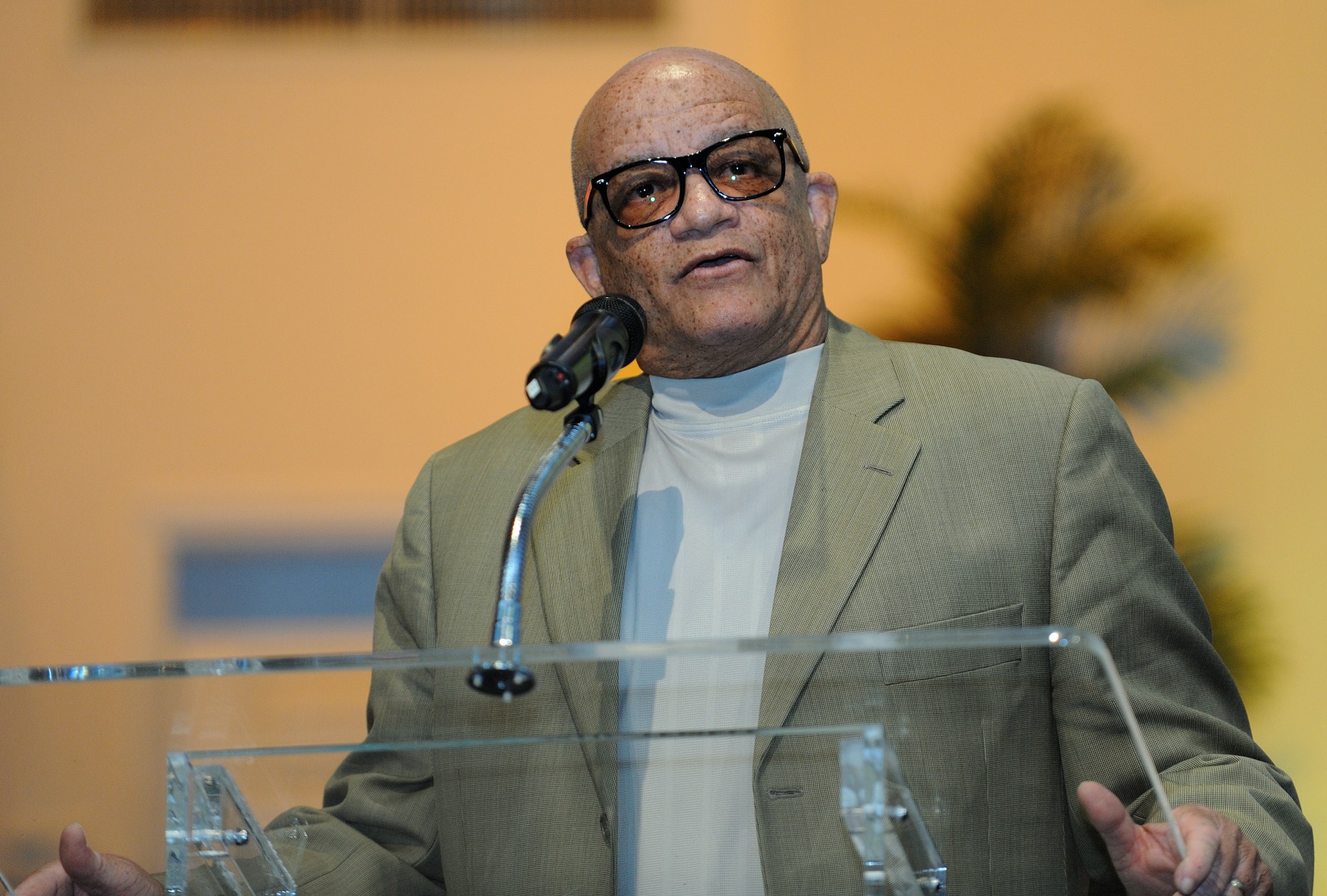 Hundreds Turn Out to Honor Rev Dr CB Moss - ZNS BAHAMAS