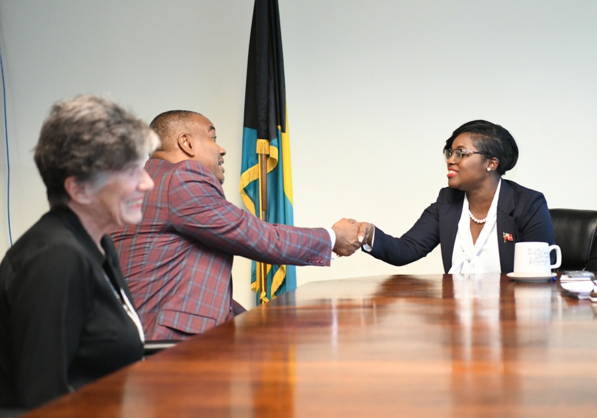 Philip Simon pays a courtesy call on the Minister of Transport and ...
