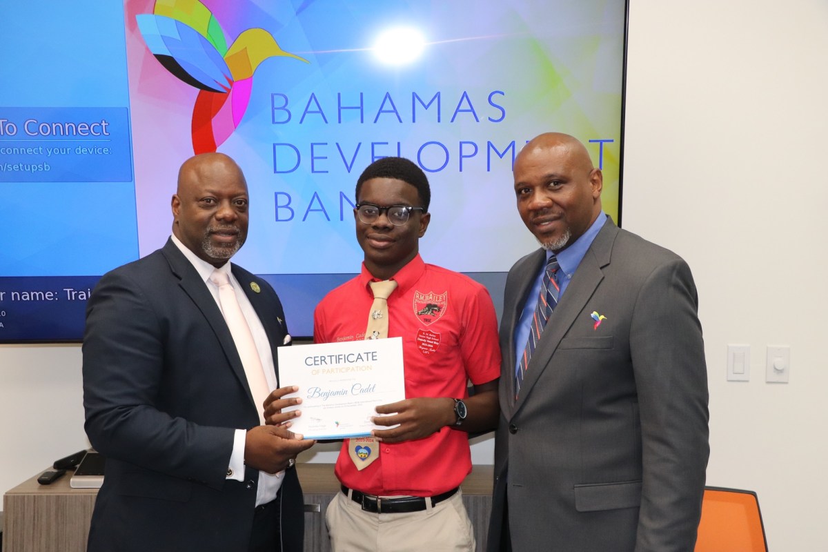 Bahamas Development Bank Welcomes Senior High School Students - ZNS BAHAMAS