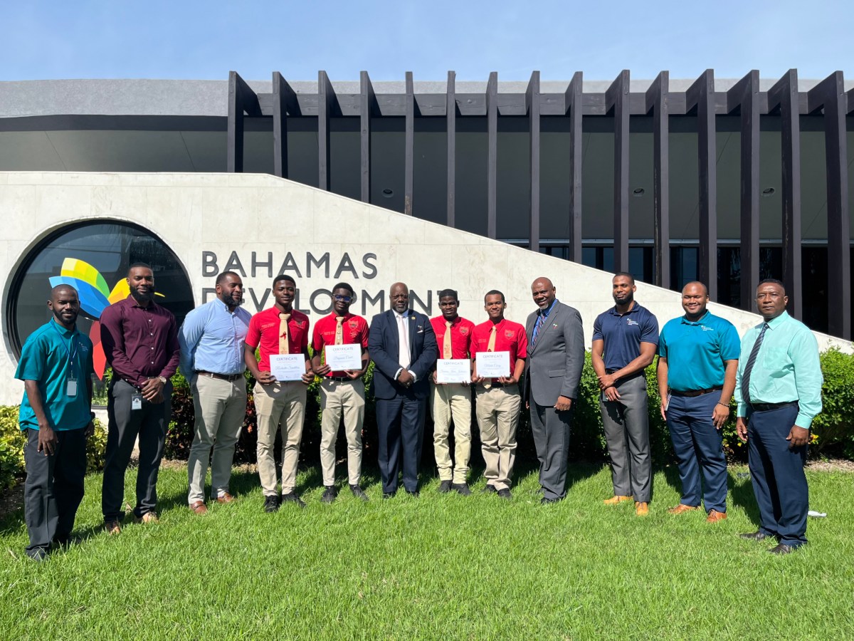 Bahamas Development Bank Welcomes Senior High School Students - ZNS BAHAMAS