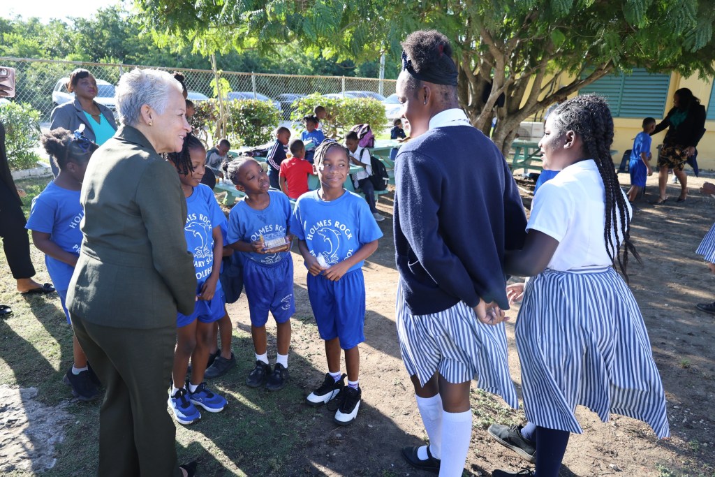 Education Minister chats with Holmes Rock Primary students - ZNS BAHAMAS