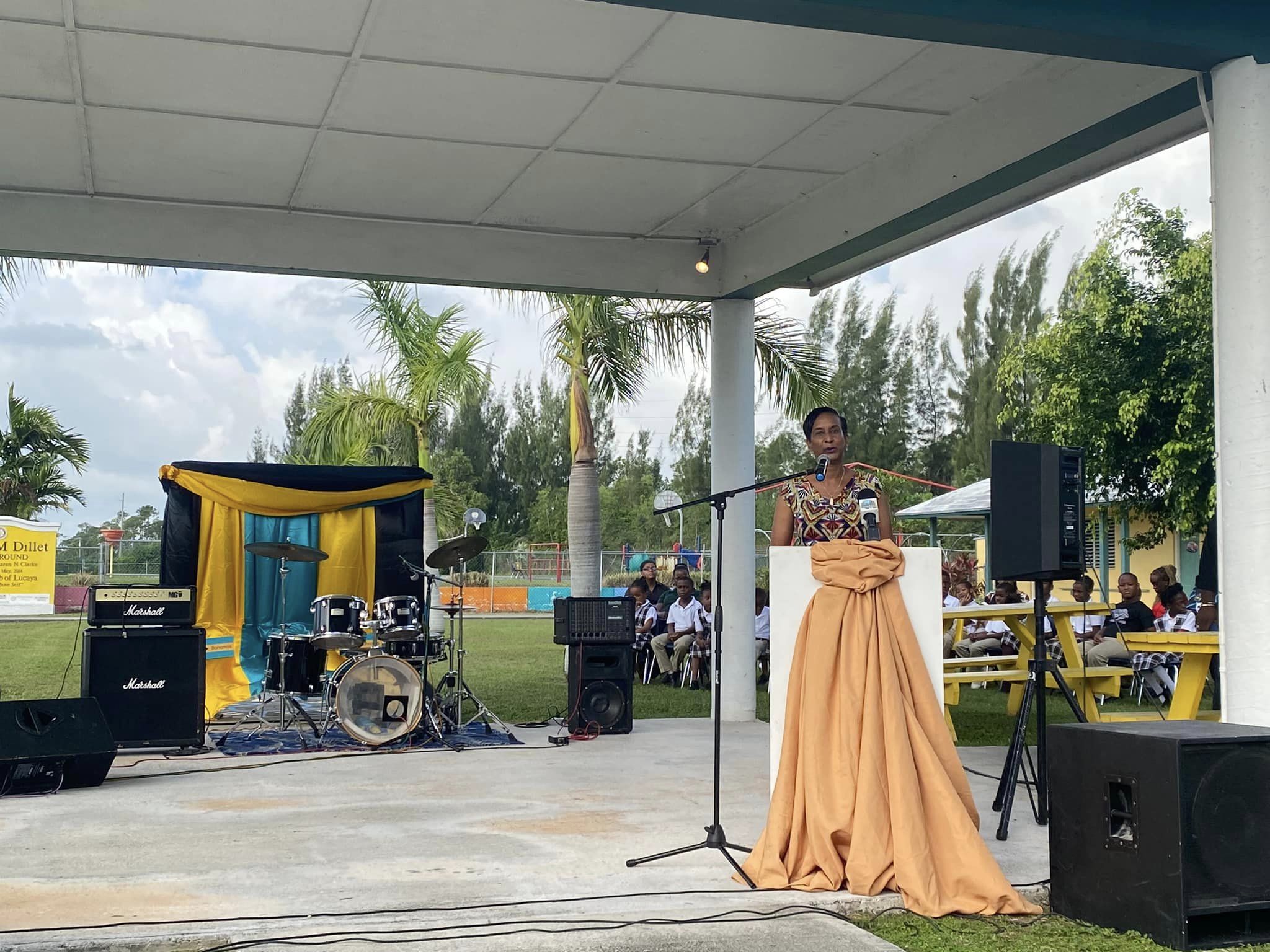 ZNS Brings Christmas Cheer To Beacon School - ZNS BAHAMAS