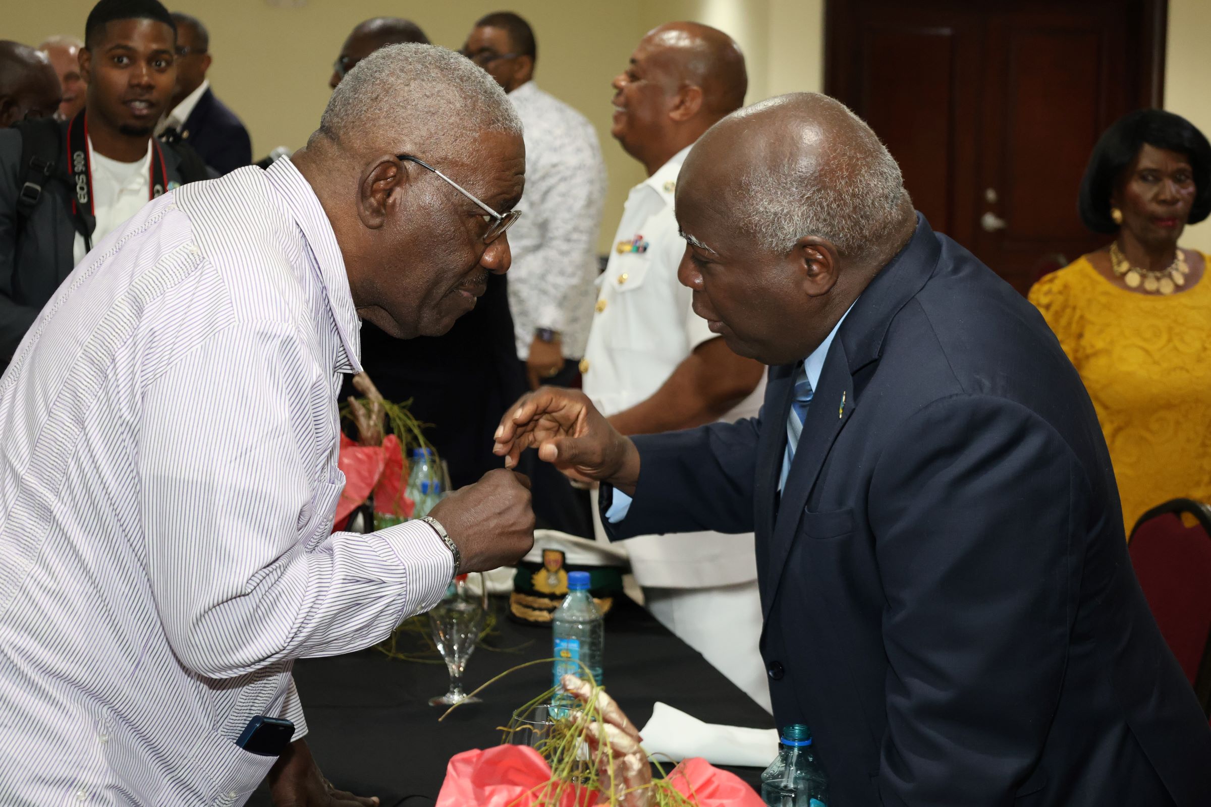 Prime Minister Davis Meets with Clergy on Crime - ZNS BAHAMAS