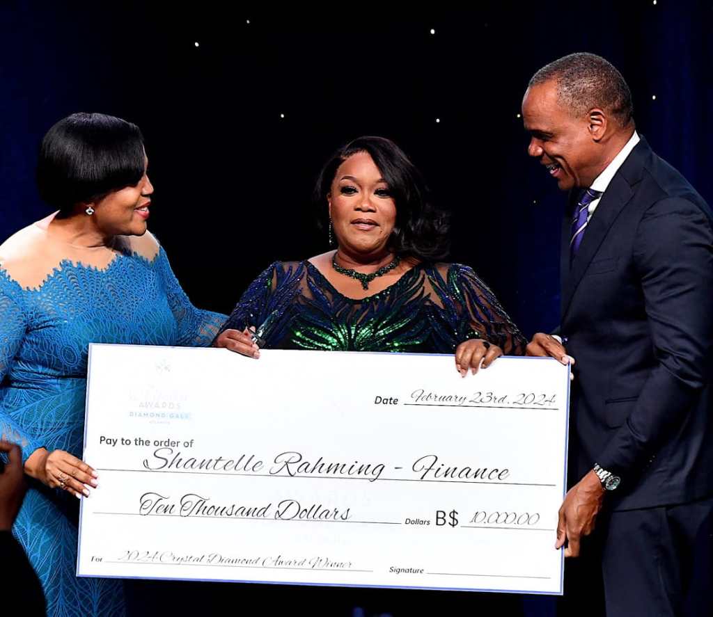 Diamond Gala Crystal Awards for Atlantis employees - ZNS BAHAMAS