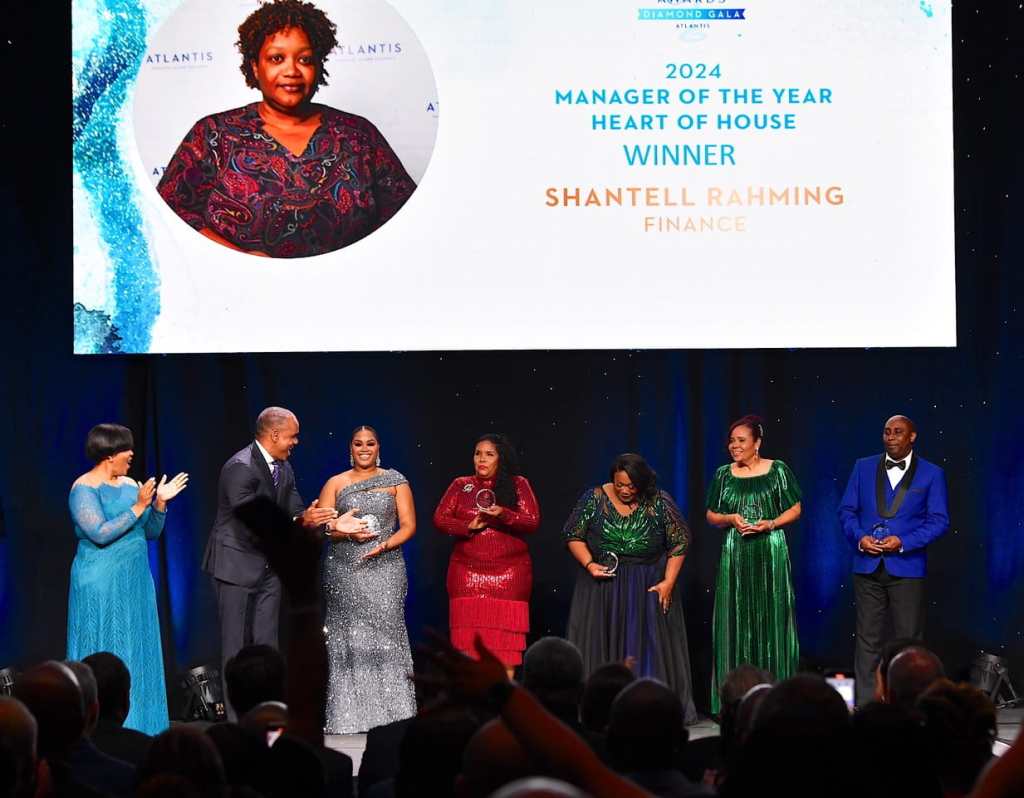 Diamond Gala Crystal Awards for Atlantis employees - ZNS BAHAMAS