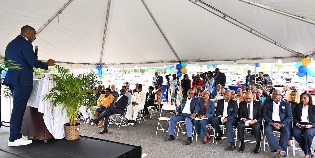 Bahamasair opens City Ticket Office at Southwest Plaza - ZNS BAHAMAS