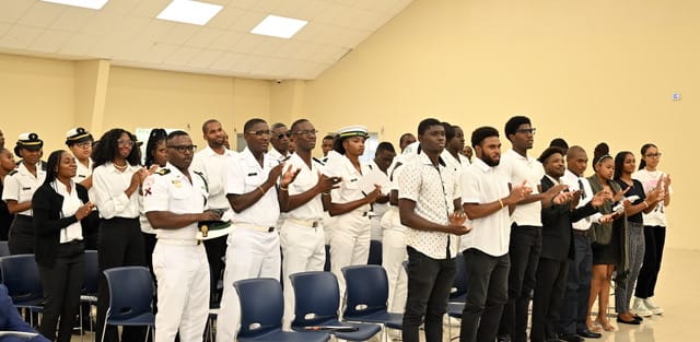 Tourism Minister commends 153 newly certified Lifeguards - ZNS BAHAMAS
