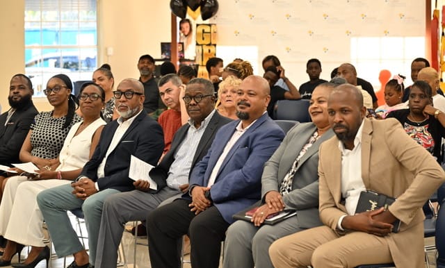 Tourism Minister commends 153 newly certified Lifeguards - ZNS BAHAMAS