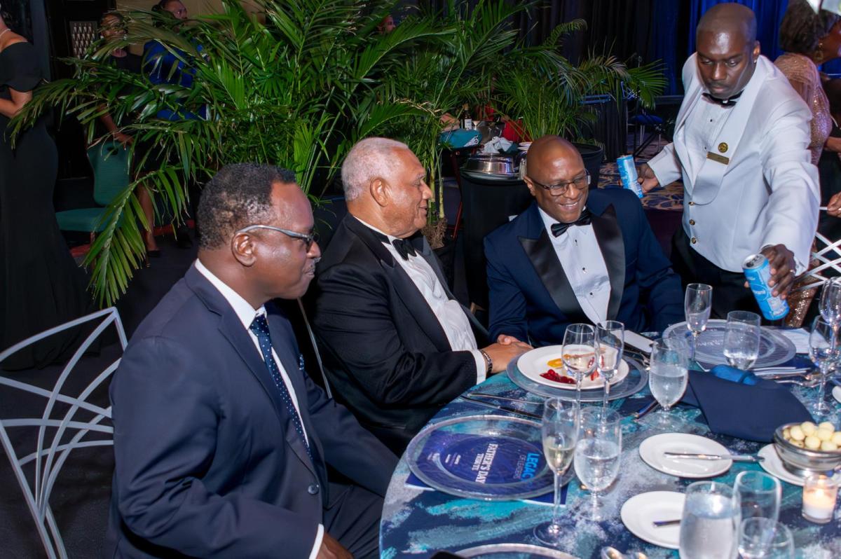 Fox Foundation Honours Leaders - ZNS BAHAMAS