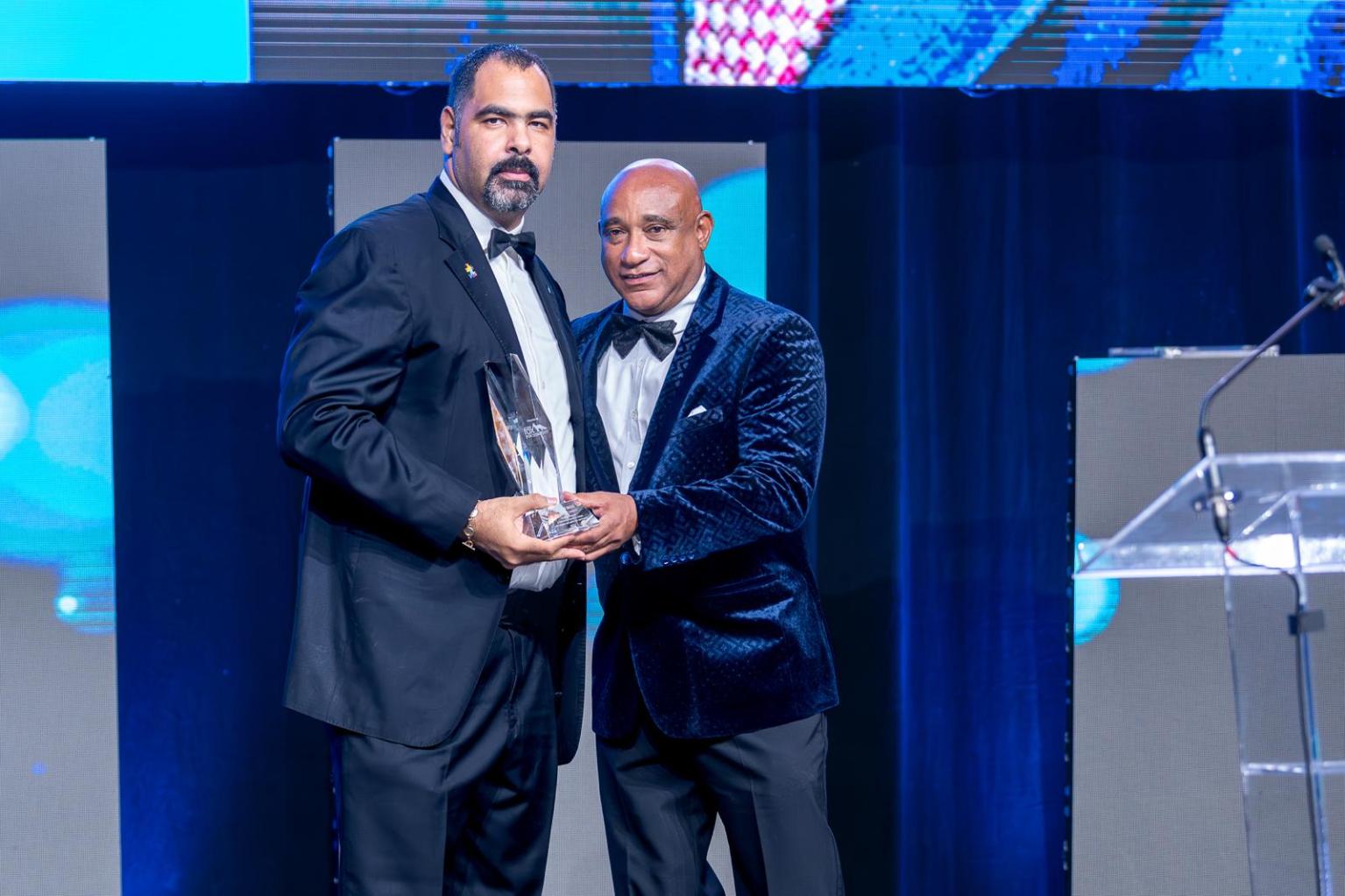 Fox Foundation Honours Leaders - ZNS BAHAMAS