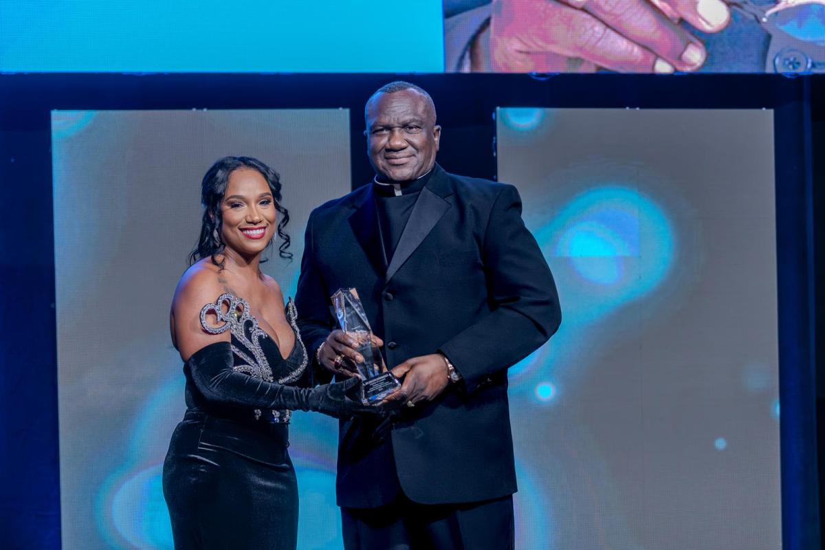 Fox Foundation Honours Leaders - ZNS BAHAMAS
