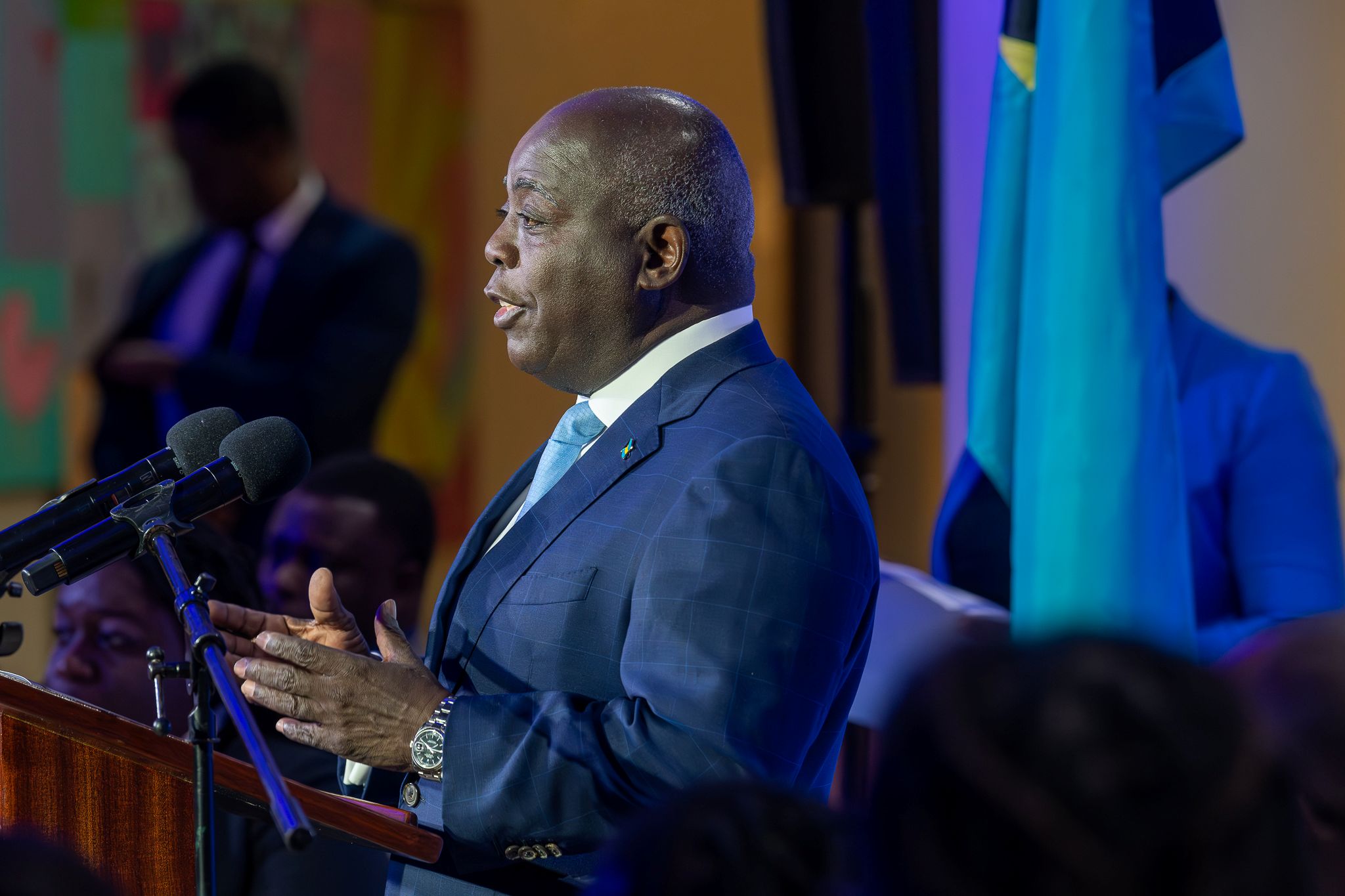 Prime Minister Davis announces 50% reduction in VAT rate of food sold ...