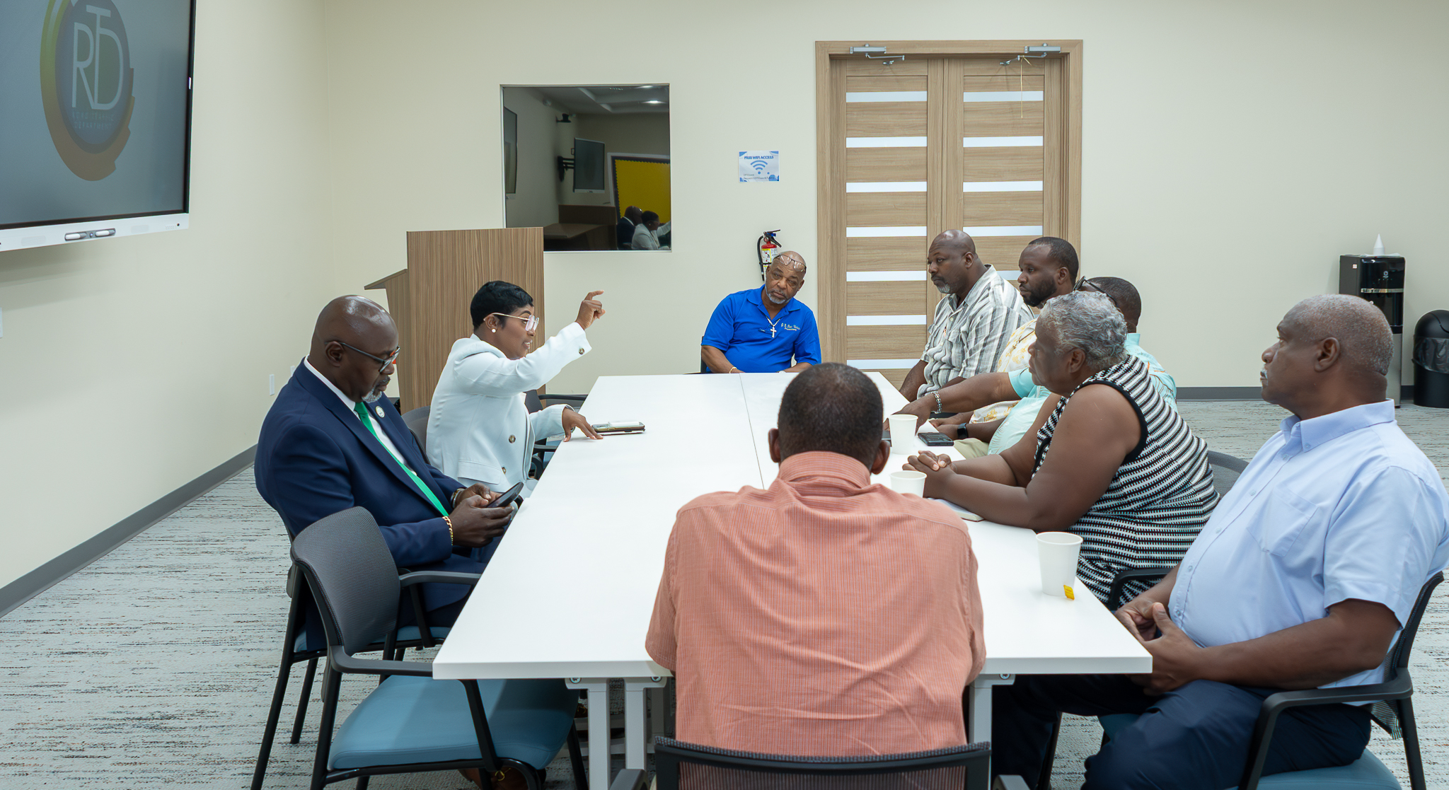 Transport Minister and GB Taxi Union discuss Celebration Key - ZNS BAHAMAS
